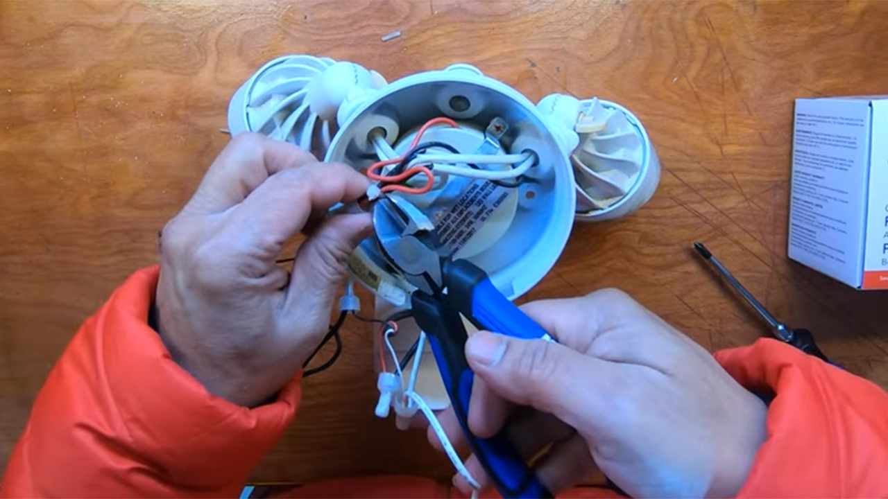 Can You Replace the Bulbs in a Ring Floodlight Camera? - Tech Inspection